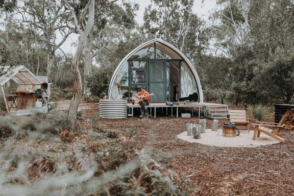 Numie White Gum Cocoon With Hot Tub Waterfront - Tasmania