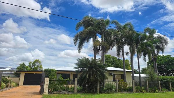 Life Is Good In Parkside Relaxing 3 Br Retreat - Mount Isa