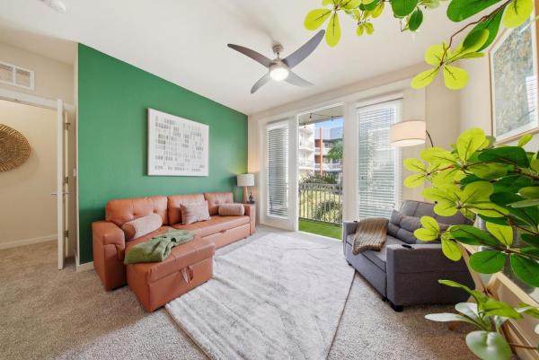 Modern 2br W Pool Pet-friendly Unit #16 - Tampa, FL
