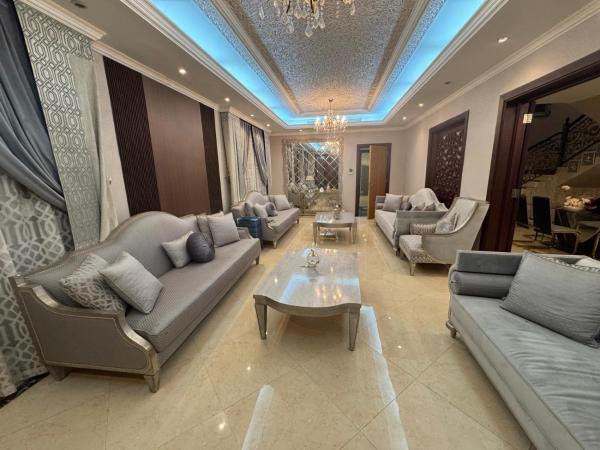 Royal 7-bedroom Villa In Ajman - Sharjah