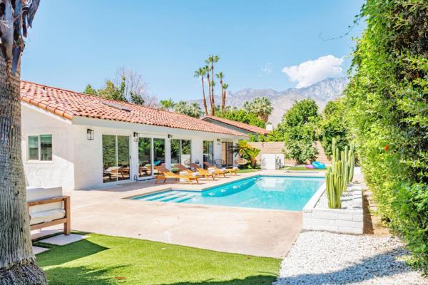 Mountain View Desert Villa With Pool & Jacuzzi - Cathedral City, CA