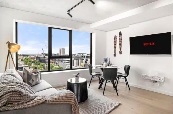 Property Bros - Scenic Views, Pool, Gym, Parking - St Kilda