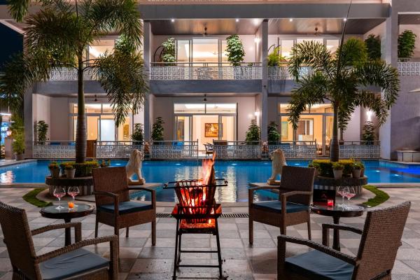 Mountain Creek 7bhk Luxury Retreat By Elivaas Prive Near Fatehsagar - Gujarat