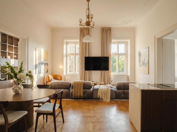 Turnkey I Grand 5-bedroom Apartment With Balcony Near Wenceslas Square - Praga