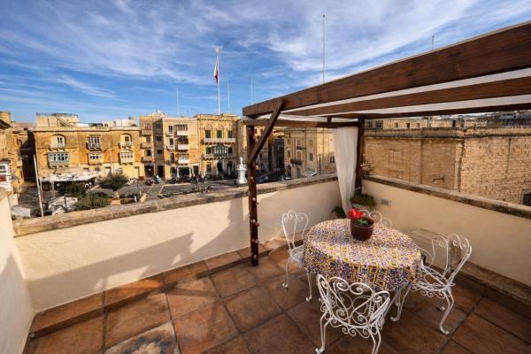 Birgu Square Townhouse, Rooftop & 3 Bathrooms - Málta