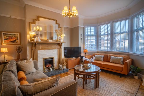 Art Deco Period Townhouse With Garden Near To Town - Dumfries