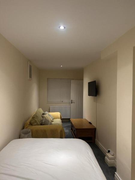 Ground Floor Ensuite Double Room - Croydon