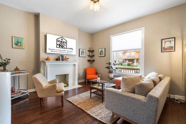 Kc Explorer - Walkable 39th St Bungalow Parking - Kansas City