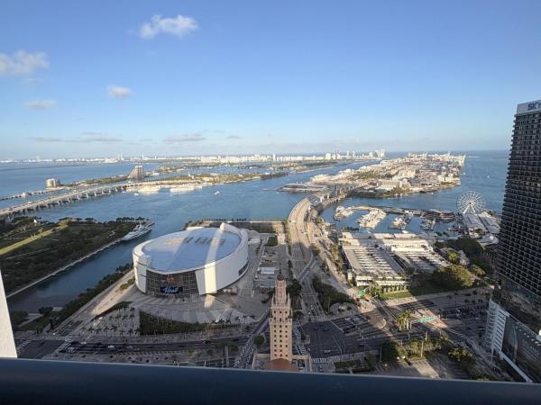 4416 High Floor 3 Bedroom Apt With Incredible Views A Pool And A Gym - Miami