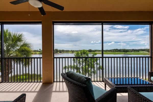 Impeccable 3 Br 2ba Home With Expansive Lake View - Serenity Garden - Englewood, FL