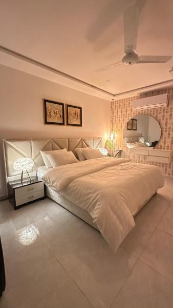 Arz Loft In Gulberg Pool Self Check-in - Punjab