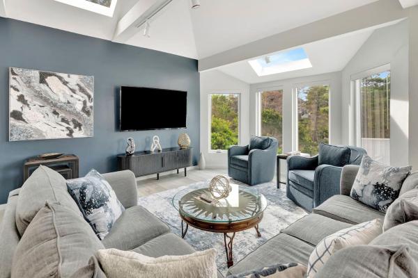 Modern Sunlit Coastal Retreat - Cambria, CA