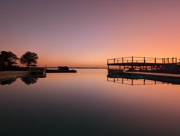 Cedar Creek Lake Villa Sleeps 20 Resort Style Private Pool Hot Tub Dock Golf - Log Cabin, TX