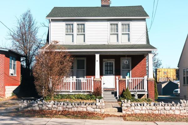 Across From Gettysburg Battlefield Walk Downtown - Gettysburg, PA