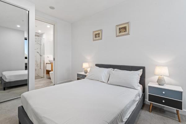 A-min Walk To Oakleigh Station 2br With Parking - Notting Hill