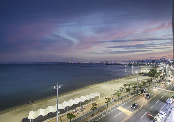 Brown Dot Yeongildae Beach In Pohang - Pohang-si