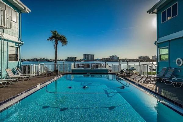 Clearwater Beach Waterview Condo & Heated Pool - Dunedin, FL