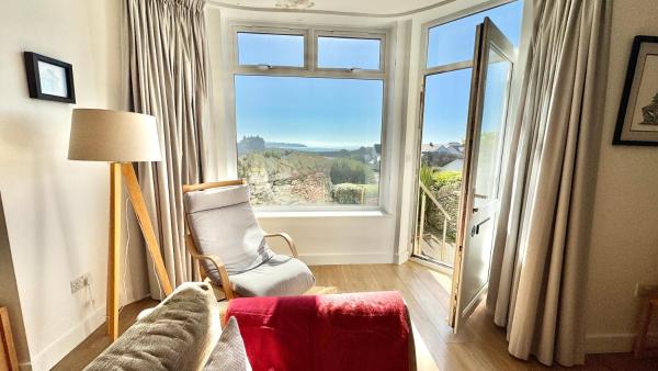 24 Cliff Apartment-3 Bed-ground Floor-sea Views - Holyhead