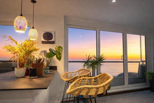 Stunning Sea View Two Double Bedroom Apartment - With Balcony - Opposite Beachfront Walk - Bournemouth