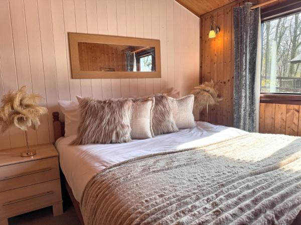 Snowdrop 9 Hot Tub-woodlandlodges-pembrokeshire - Laugharne