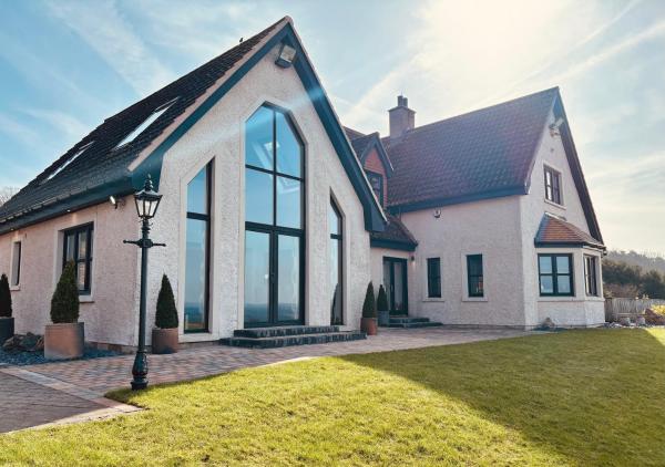 The Hoose At The Vu - Linlithgow