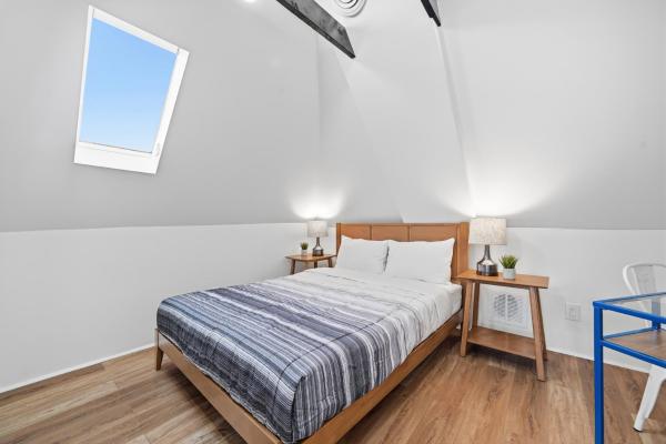Dormont, Pittsburgh !C Modern & Unique Private Bedroom With Shared Bathroom - Pittsburgh, PA