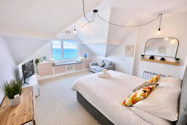 Pier View Retreat - 5 Mins Walk To Beach - Sea Views With Parking - Southbourne