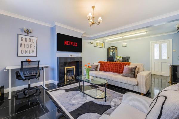 Large 2-bed House By D3 Short Stay, Sleeps 6, Wifi, Garden & Parking Free! - Moffat