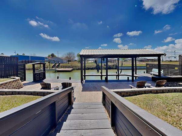 Speckled Trout Cottages - Bayside, TX