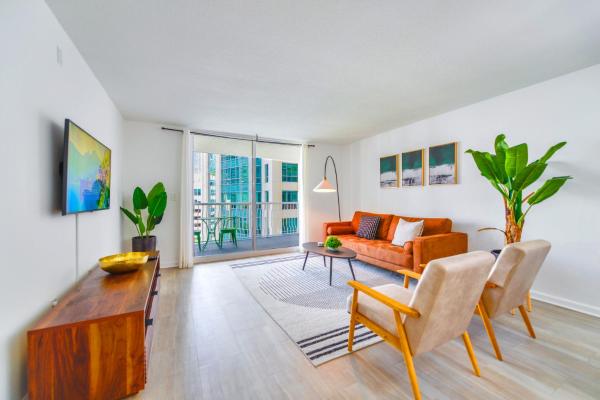 Dazzling Views In Brickell - Key Biscayne, FL