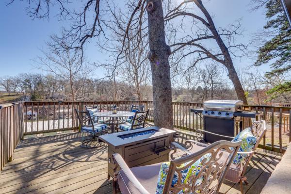 Lakefront Eucha Escape W/ Views & Boat Slip! - Disney, OK