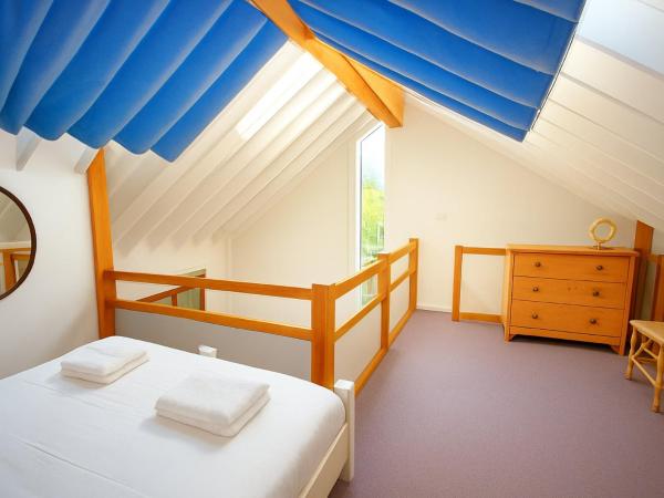 Rural Studio With Shared Pool, Large Gardens & Tennis, Dog Friendly! Chichester Holiday Properties - Chichester