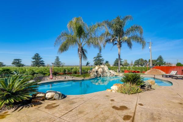 Near Wineries: Elk Grove Getaway W/ Saltwater Pool - Elk Grove, CA