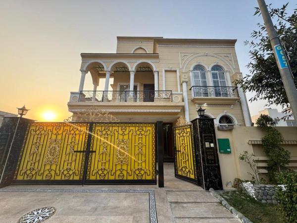Luxirous 6bedroom Family Home In Bahria - Lahore