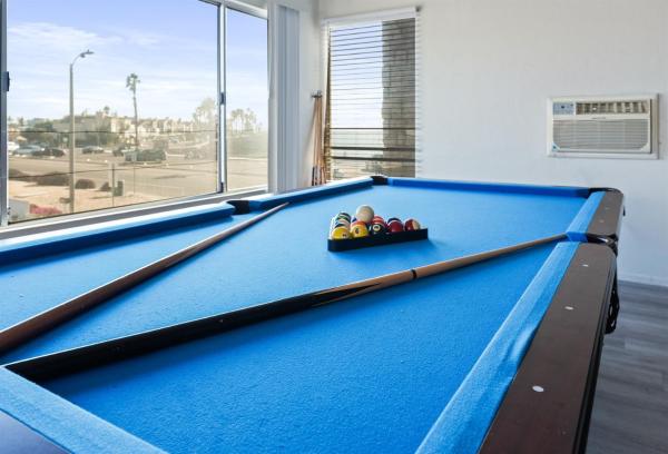 Ocean View / Pool Table / Surfboards / Beach Bikes - Oxnard, CA