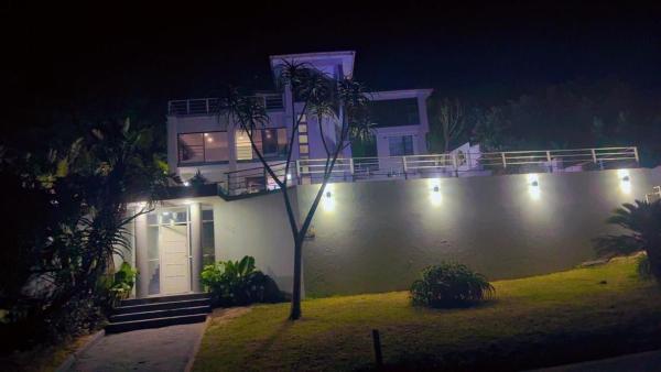 Tinley Manor Beach House - Dolphin Coast