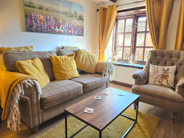 Jasmine Cottage, Buxton Norfolk, Sleeps 4 - Wroxham