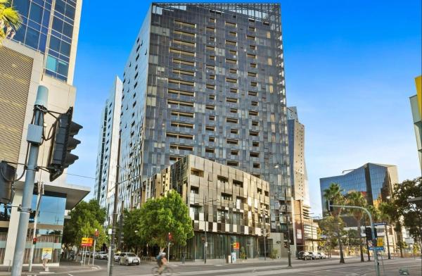 Cozy And Comfortable 2br Apartment With Master Ensuite And Bathrooms - Melbourne