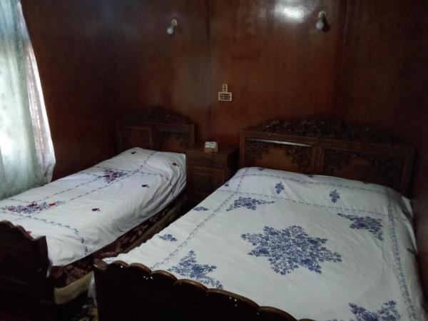 Gulshan Group Of Houseboat - Srinagar