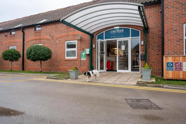 Stableside Hotel At York Racecourse - Yorkshire