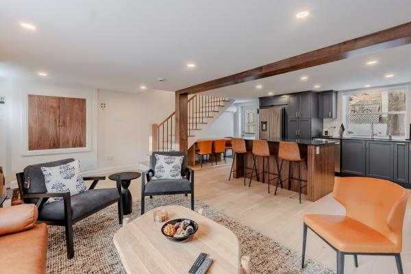 Bond Designer Home 3br Parking Central Dt - Saint John's