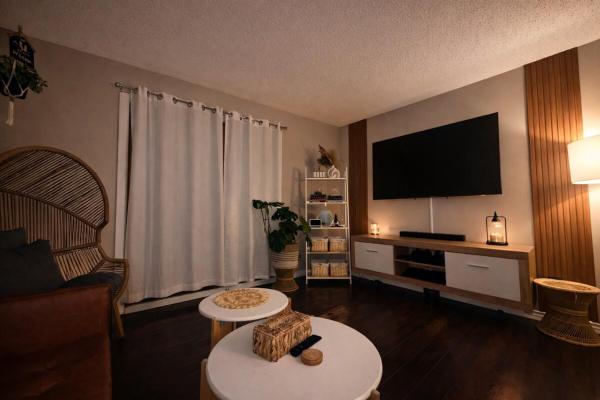 Modern Cozy Townhouse Near Everything - Saskatoon