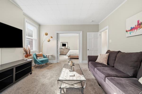 Spacious & Clean 3br 2 Balconies Parking - Pittsburgh, PA