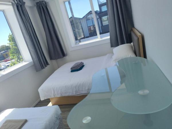 3 Double 4 Single And 2 Sofa Beds, Apartment1 - Auckland