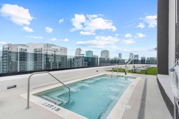 Urban Downtown Condo In District 225 With Top Amenities - Key Biscayne, FL