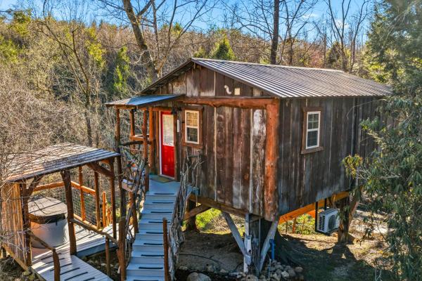 Creekside Treehouse - Tennessee