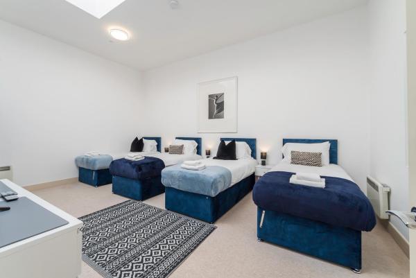 Unique Converted Water Tower 10 Beds Lift Parking - Basingstoke