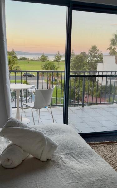 Corrigans Beach Escape 1 Bedroom Apartment - Long Beach