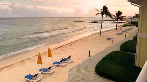 Oceanfront Paradise East End 2br Oceanview Condo, Pools, Beach & Resort Amenities - Cayman Islands
