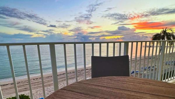 Turquoise Haze Oceanfront 2br Condo Wyndham East End - Cayman Islands